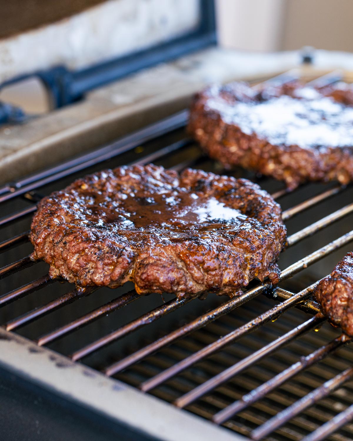 How to Make Juicy Smoked Burgers - Chiles and Smoke