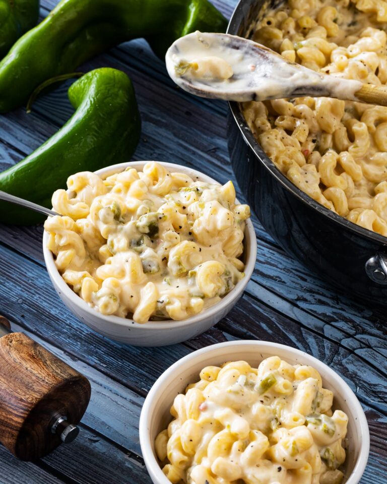 Creamy Hatch Chile Mac and Cheese - Chiles and Smoke